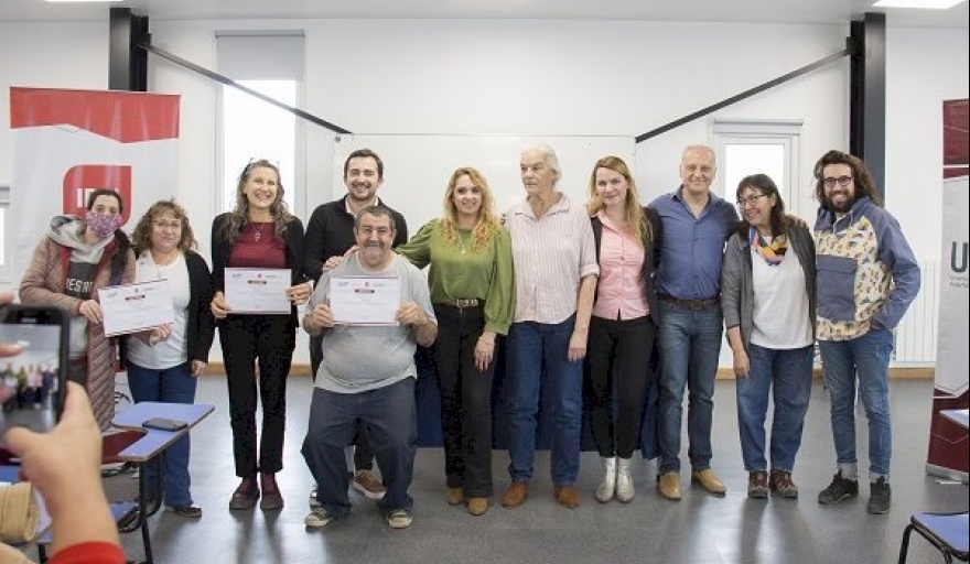 La UNTDF contribuye al fortalecimiento de la Economía Popular en Tierra ...